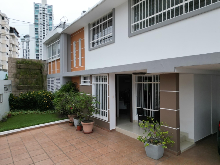 CASA DE DOS PLANTAS EN COCO DEL MAR | Panama Realtor